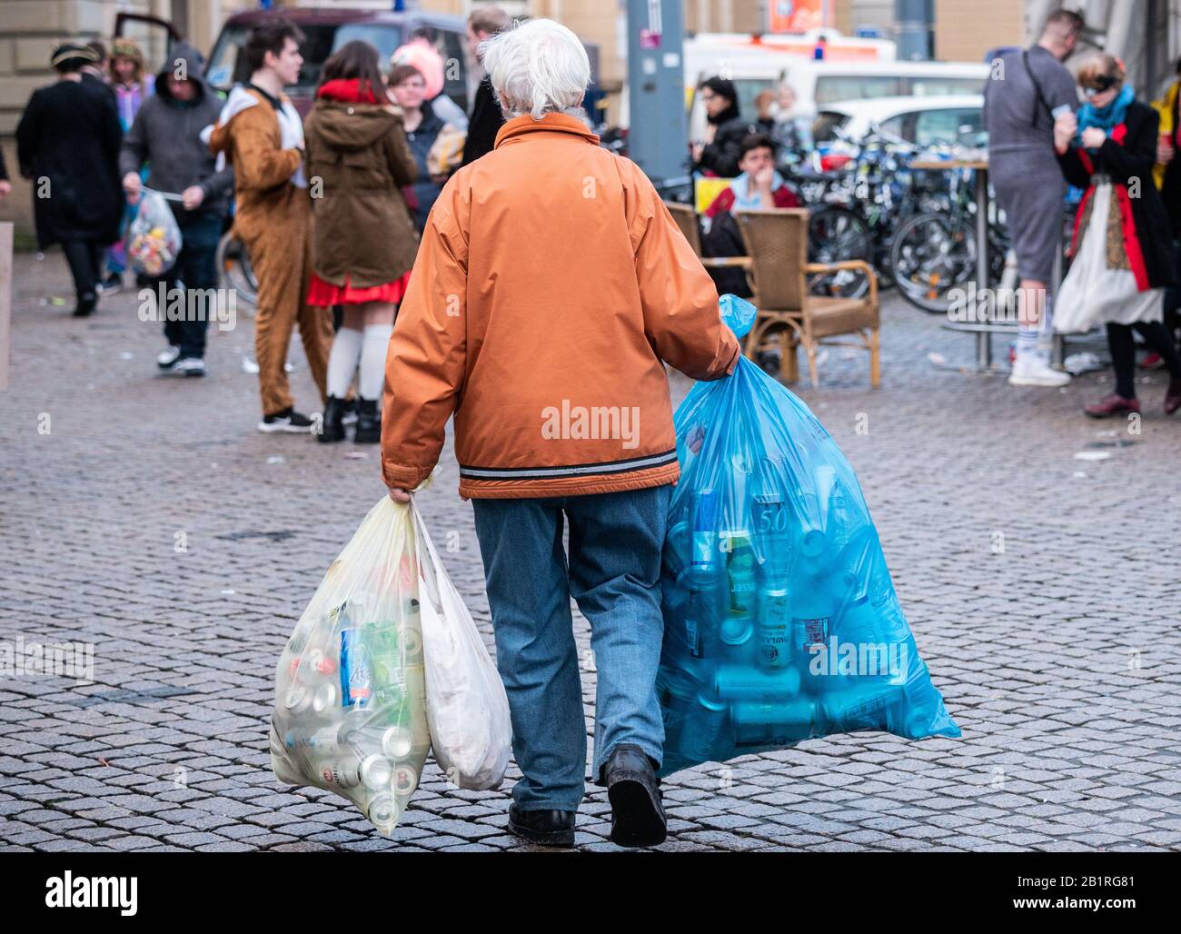 Deposit cans hi-res stock photography and images - Alamy