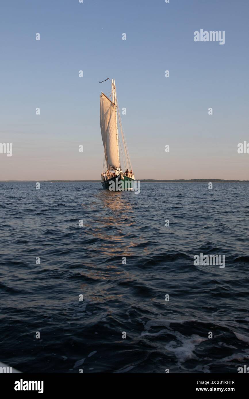 Sailing boat and crew and hand hi-res stock photography and images - Alamy