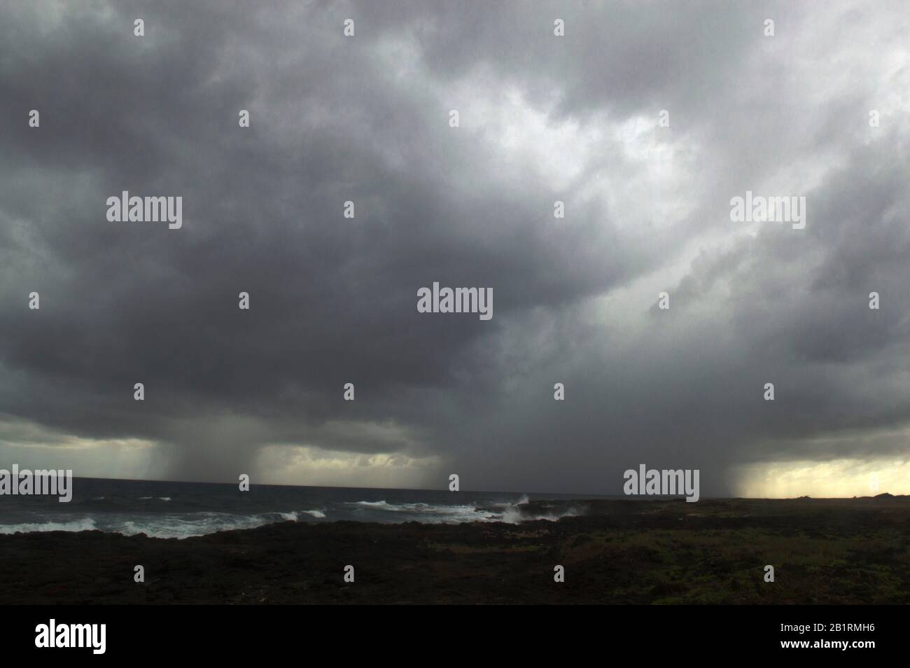Incoming threatening clouds hi-res stock photography and images - Alamy