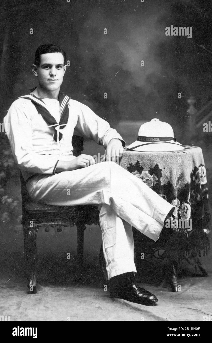 Royal Navy sailor in tropical uniform Stock Photo - Alamy