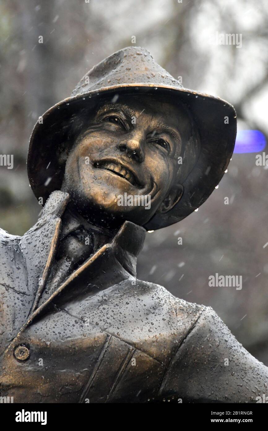A statue gene kelly hi-res stock photography and images - Alamy