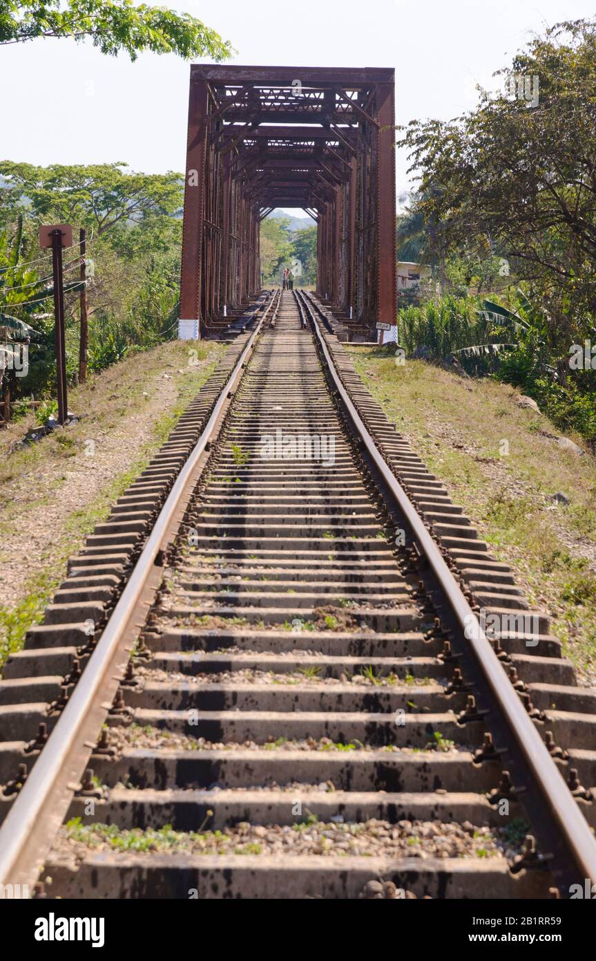 Cuban railway line hi-res stock photography and images - Alamy