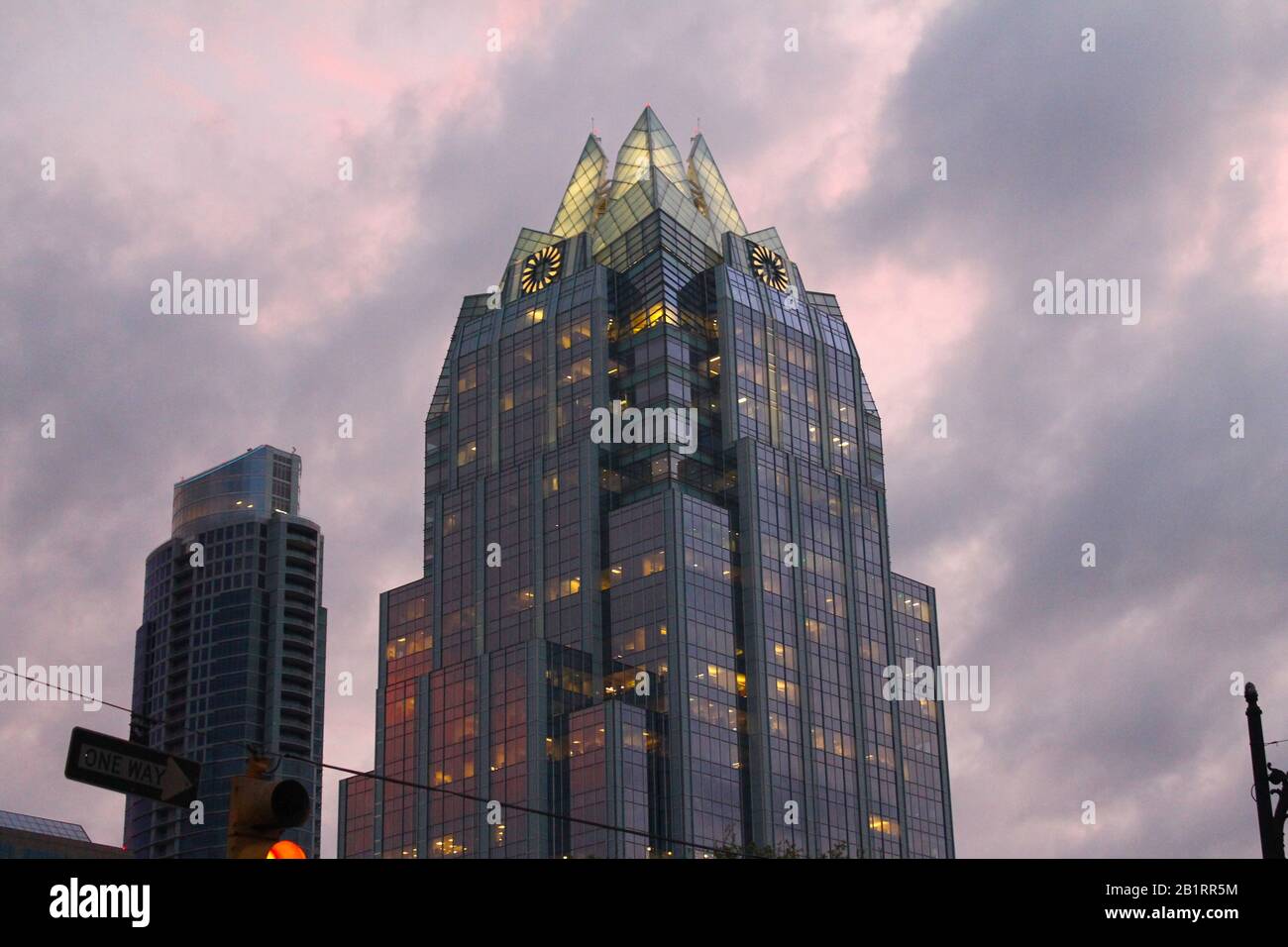 Mirror skyscraper hi-res stock photography and images - Alamy