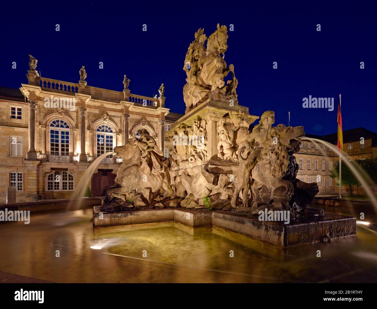 Fountain in front of monument hi-res stock photography and images - Alamy