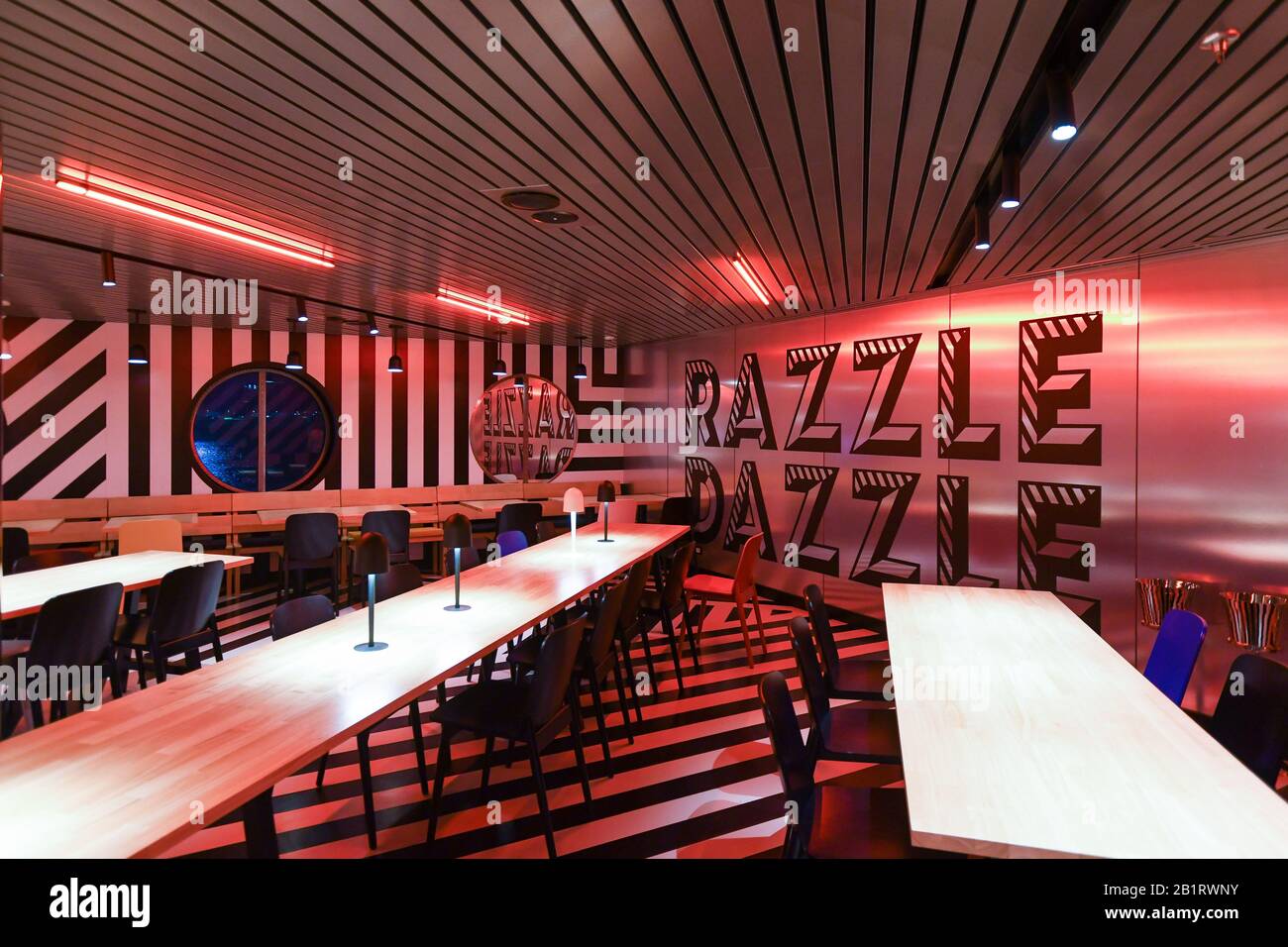 Razzle dazzle ship hi-res stock photography and images - Alamy