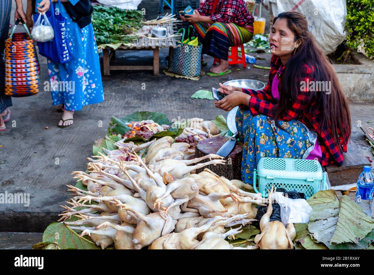Woman selling poultry hi-res stock photography and images - Alamy