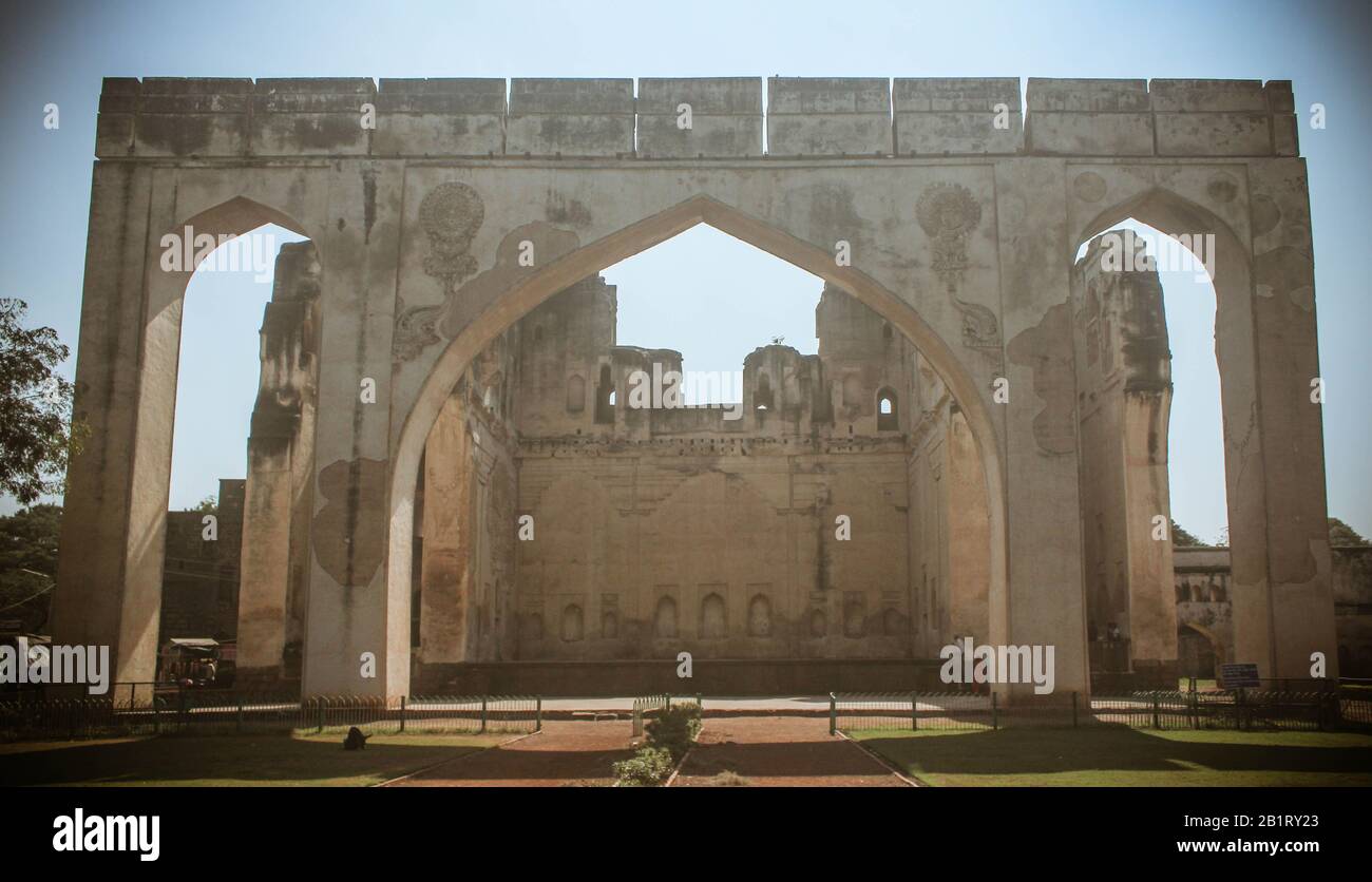 Medieval built structure hi-res stock photography and images - Alamy