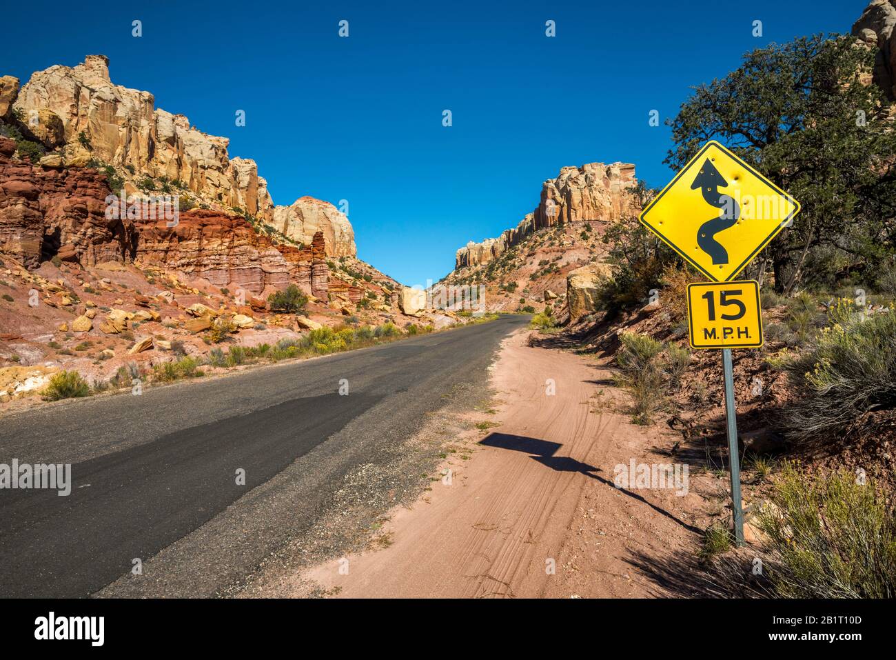Burr Trail Road in Long Canyon, Wingate Sandstone rocks, Grand ...