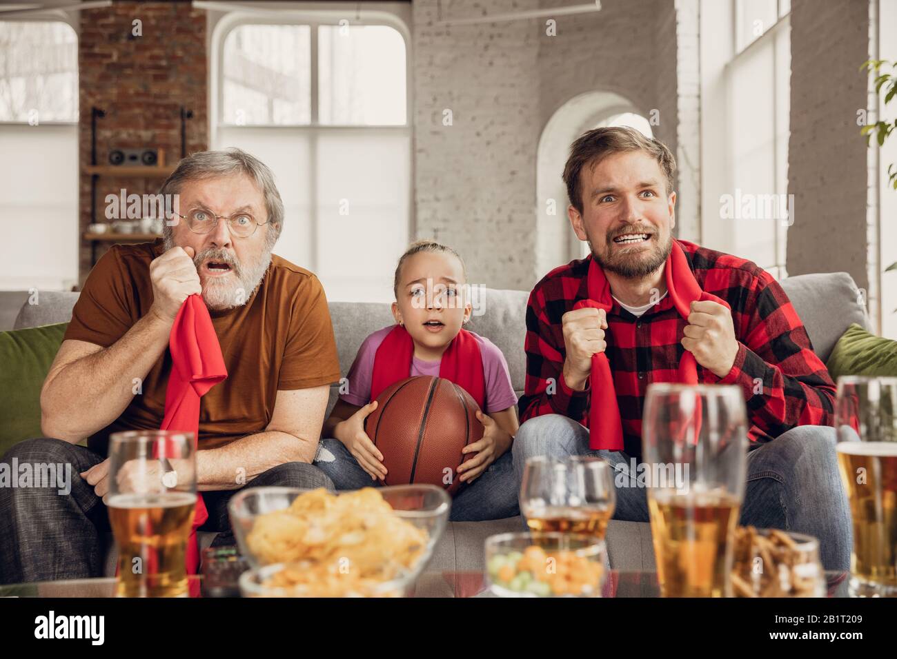 Parents cheering daughter sport hi-res stock photography and images - Alamy