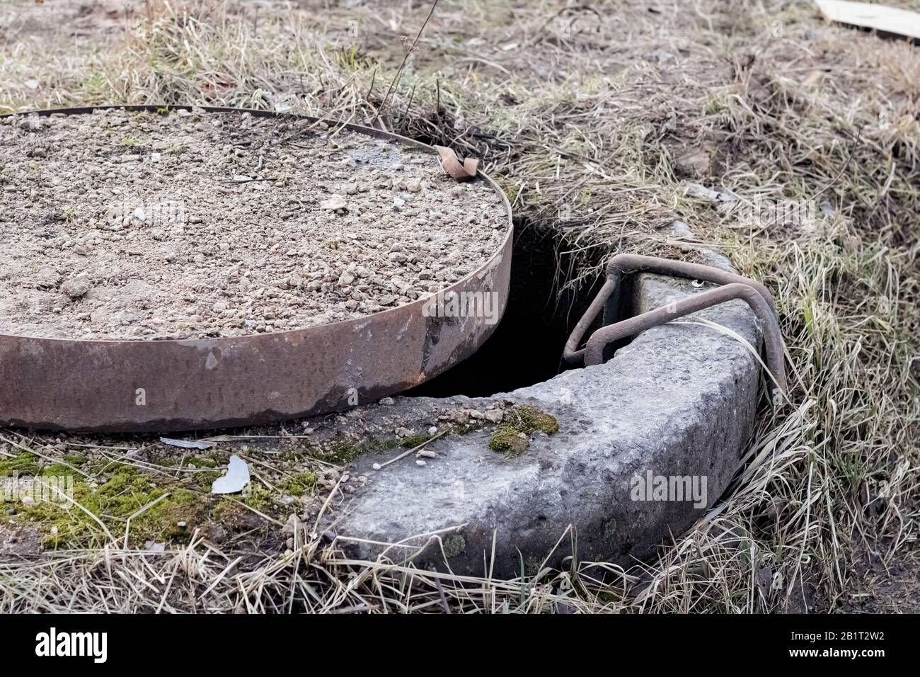 Concrete well hi-res stock photography and images - Alamy