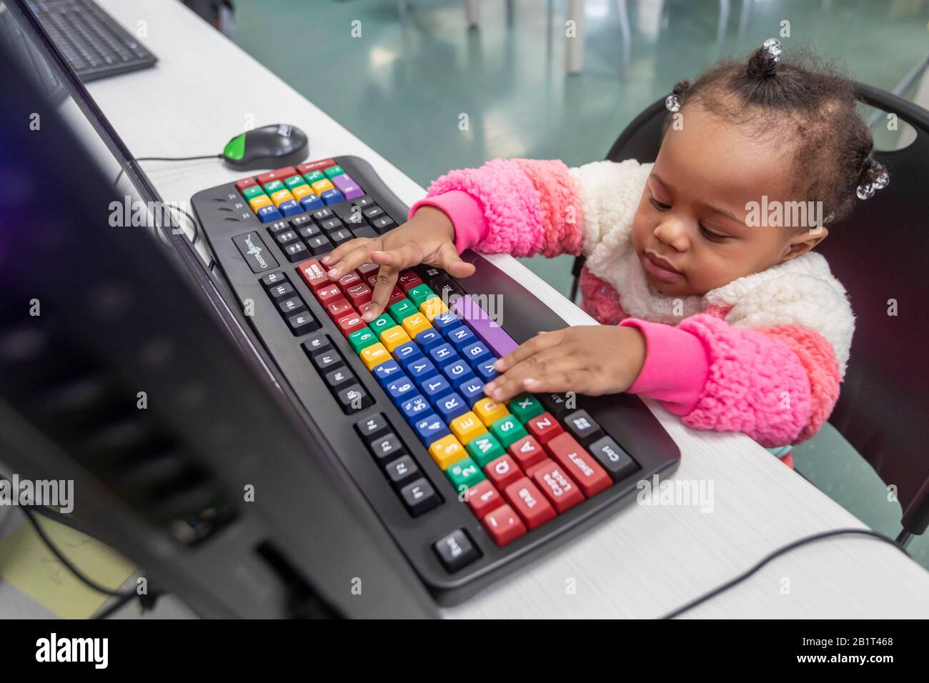 Child with computer technology hi-res stock photography and images - Alamy