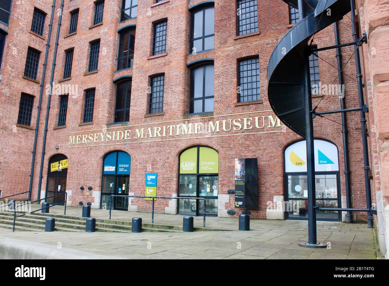 Entrance albert dock beatles museum hi-res stock photography and images ...