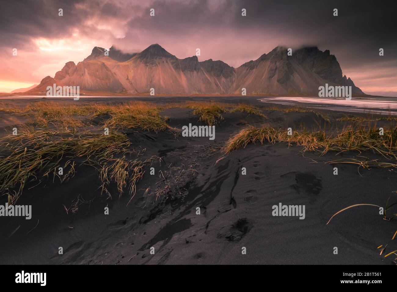 View to the Vestrahorn mountain from the Stokksnes beach, Iceland Stock ...