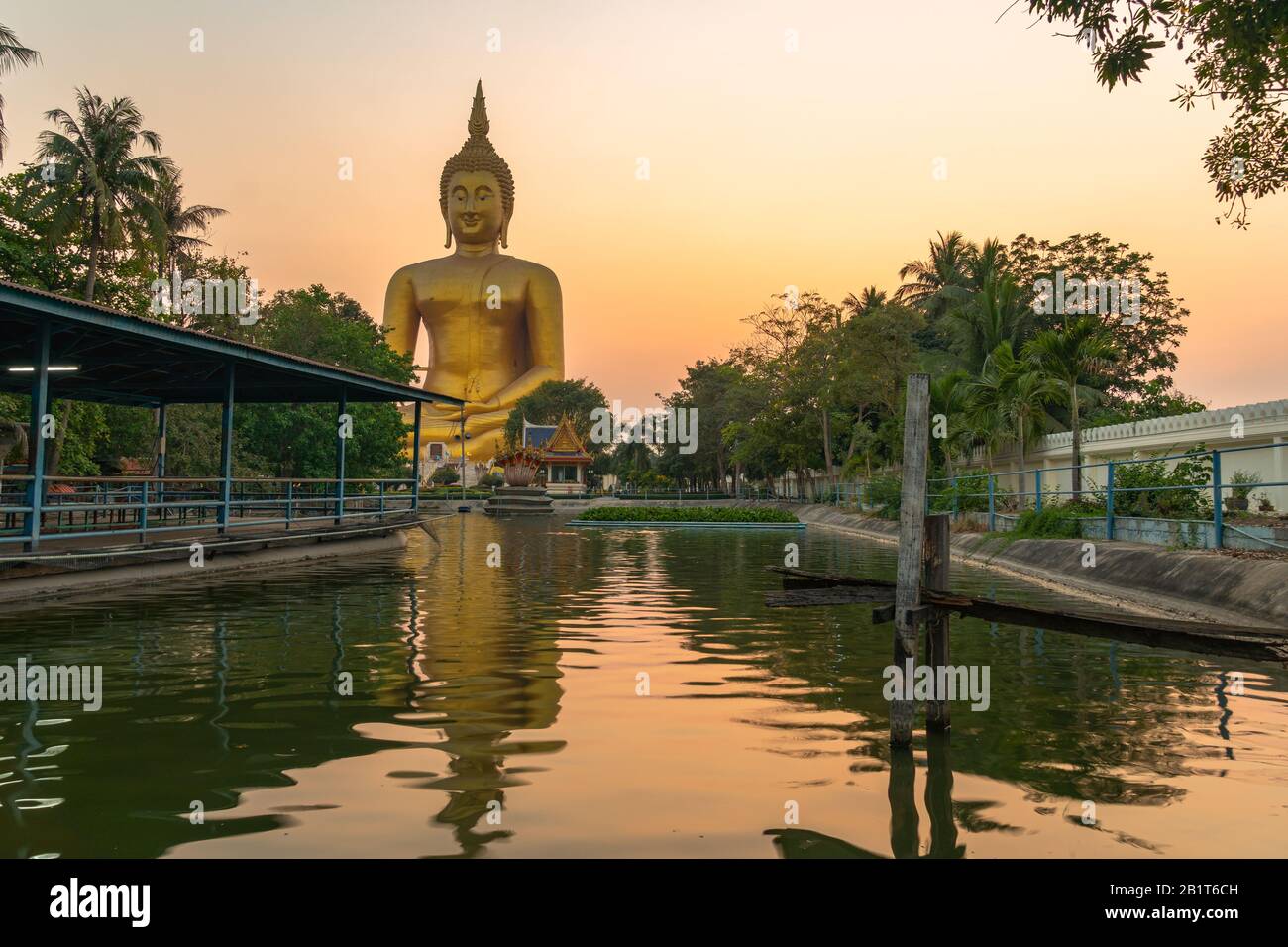 Great buddha wat muang monastery hi-res stock photography and images ...