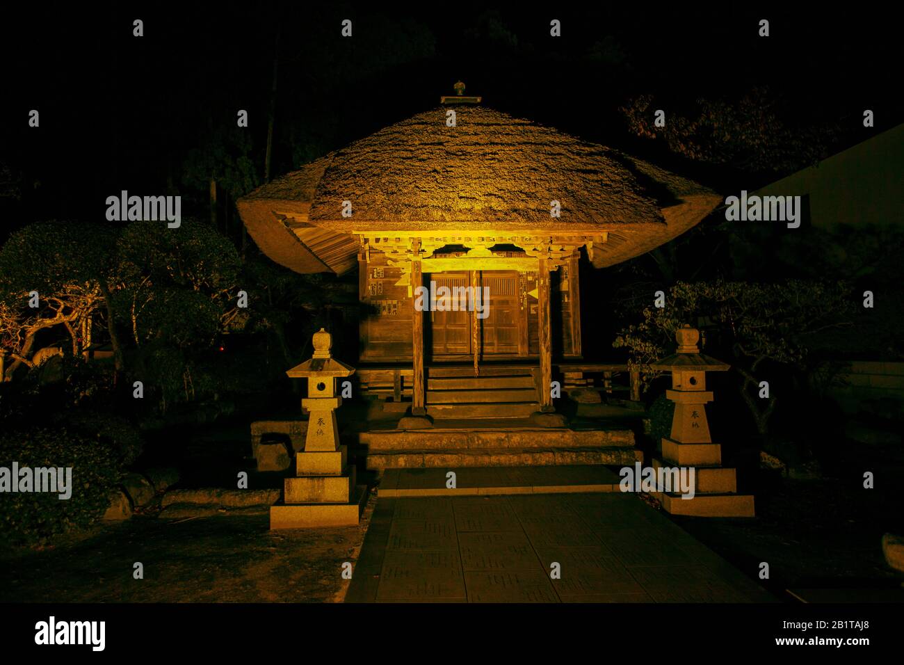 Illuminated shrine hi-res stock photography and images - Alamy