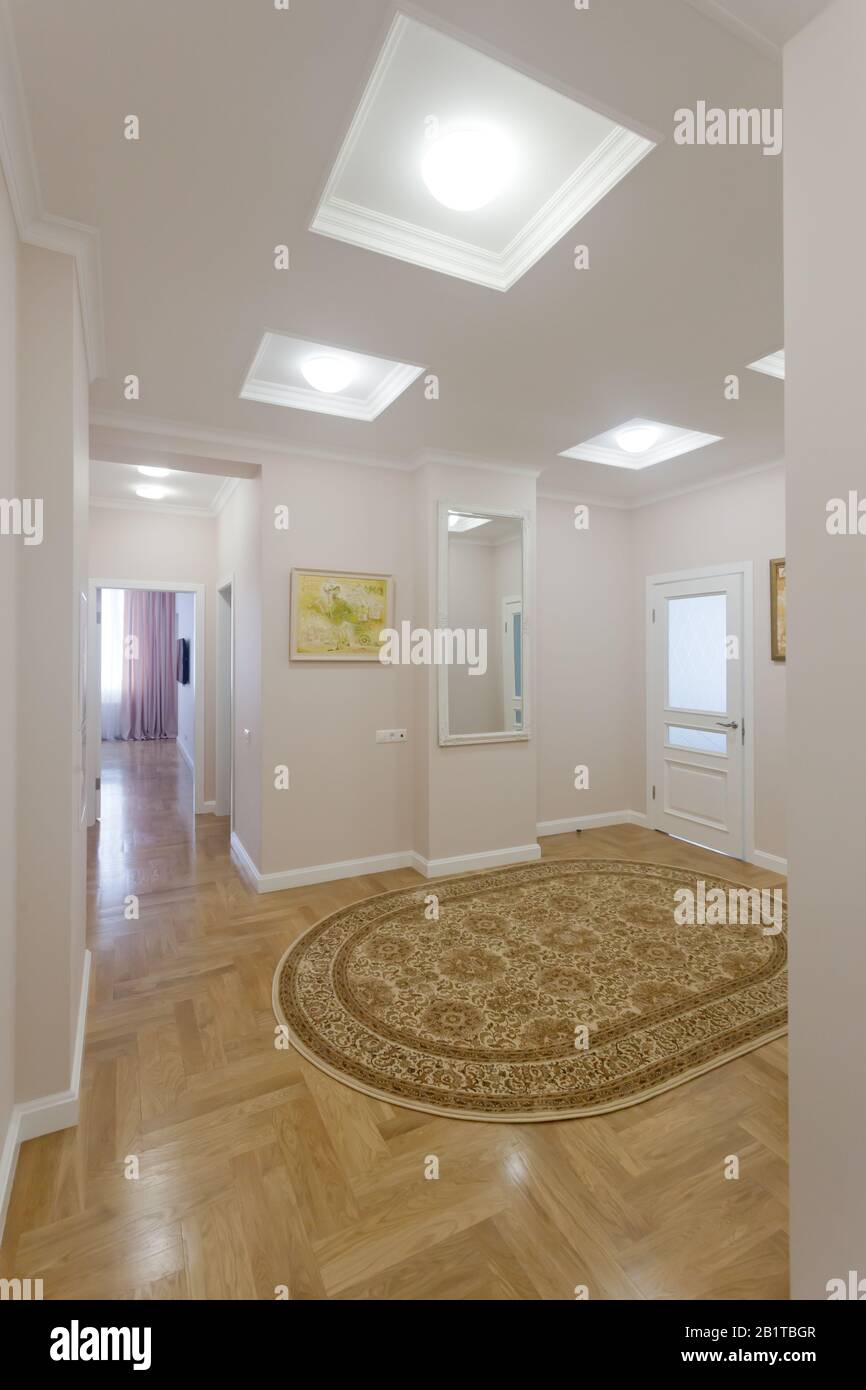 House hallway corridor doors hi-res stock photography and images - Alamy