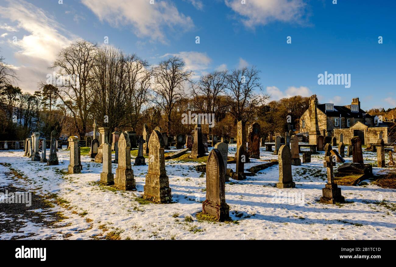 Graveyard snow graves hi-res stock photography and images - Alamy