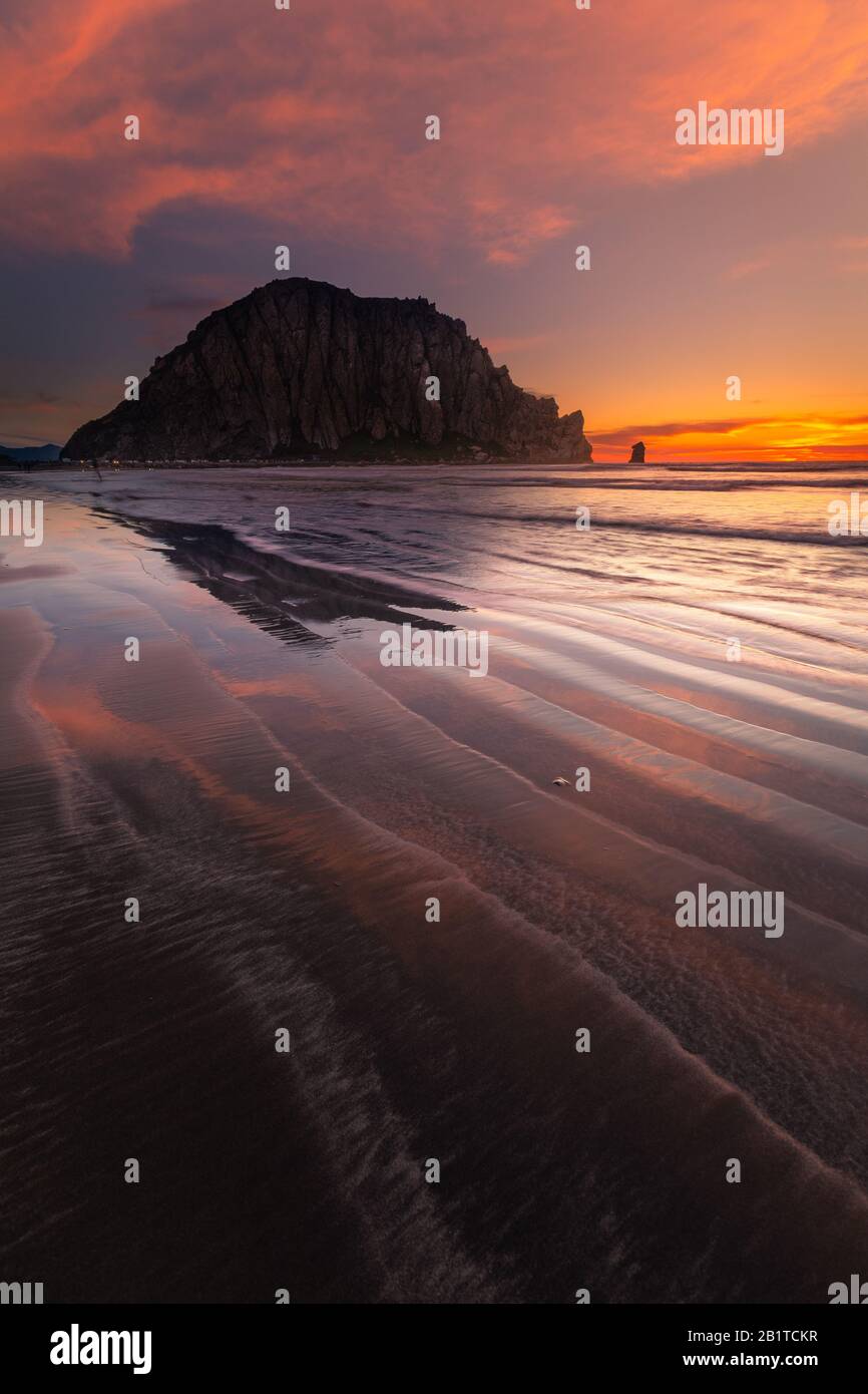 Big rock morro bay in hi-res stock photography and images - Alamy