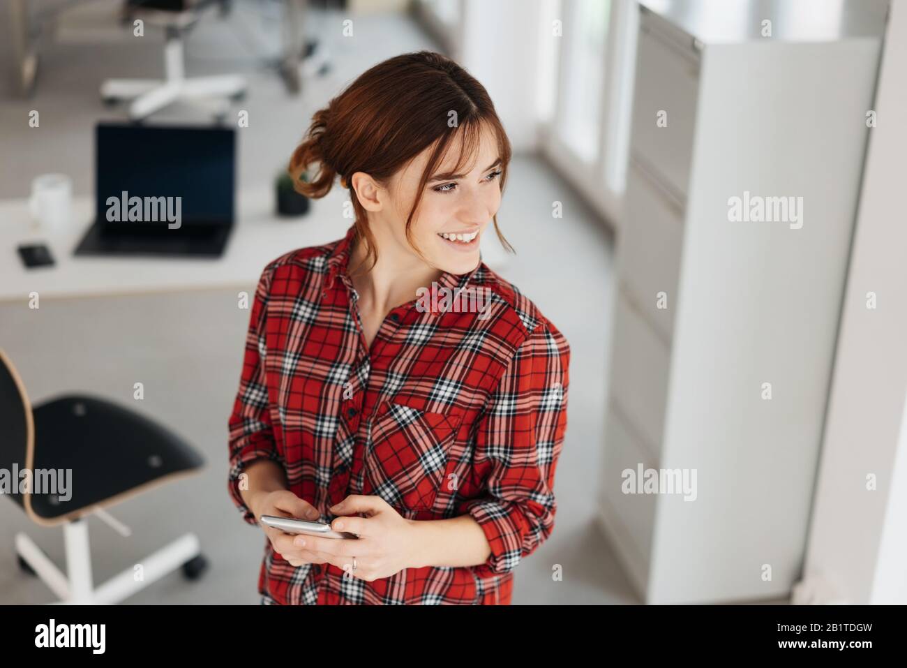 Over the shoulder angle hi-res stock photography and images - Alamy