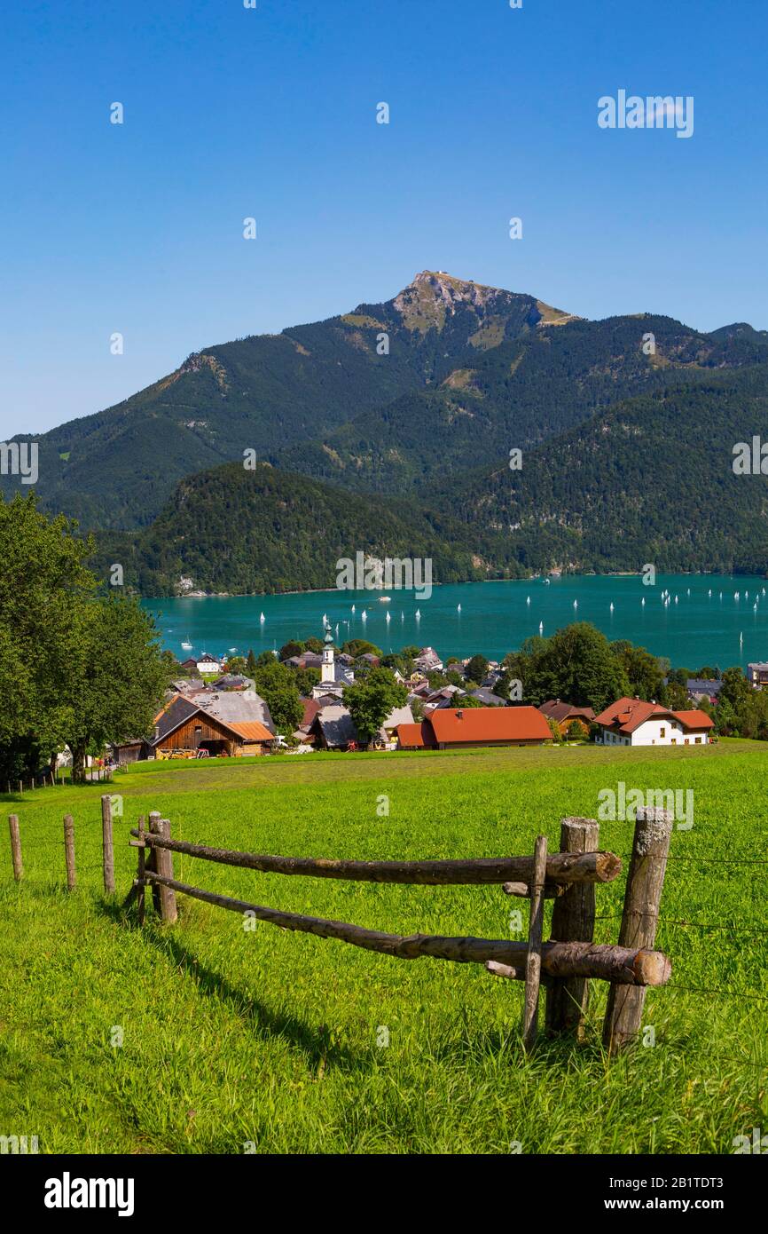 Sankt gilgen am wolfgangsee with schafberg hi-res stock photography and ...
