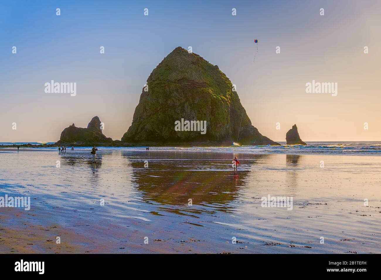 A view of the famous Haystack Rock Monolith in Cannon Beach, Oregon ...