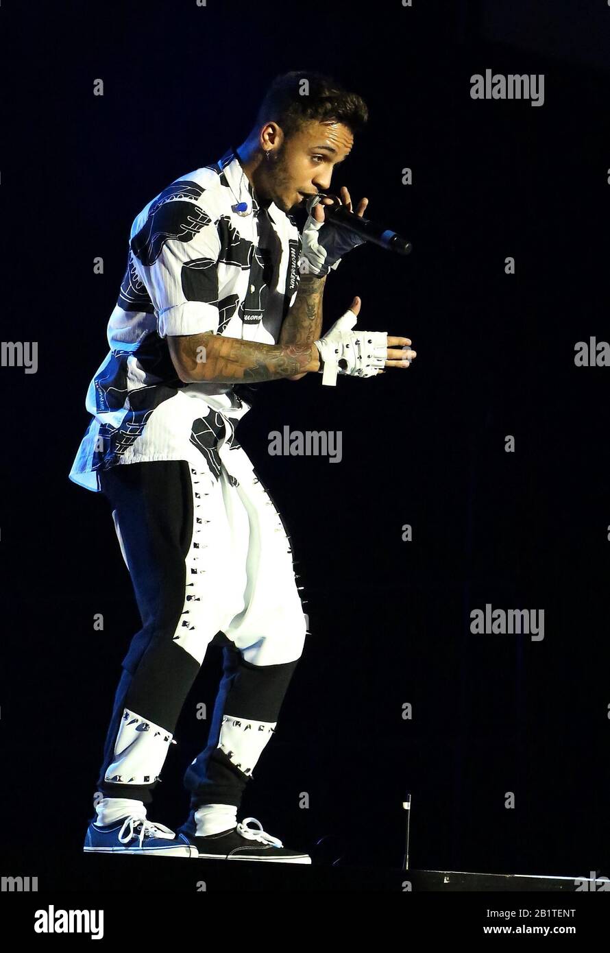 Jls dancing hi-res stock photography and images - Alamy