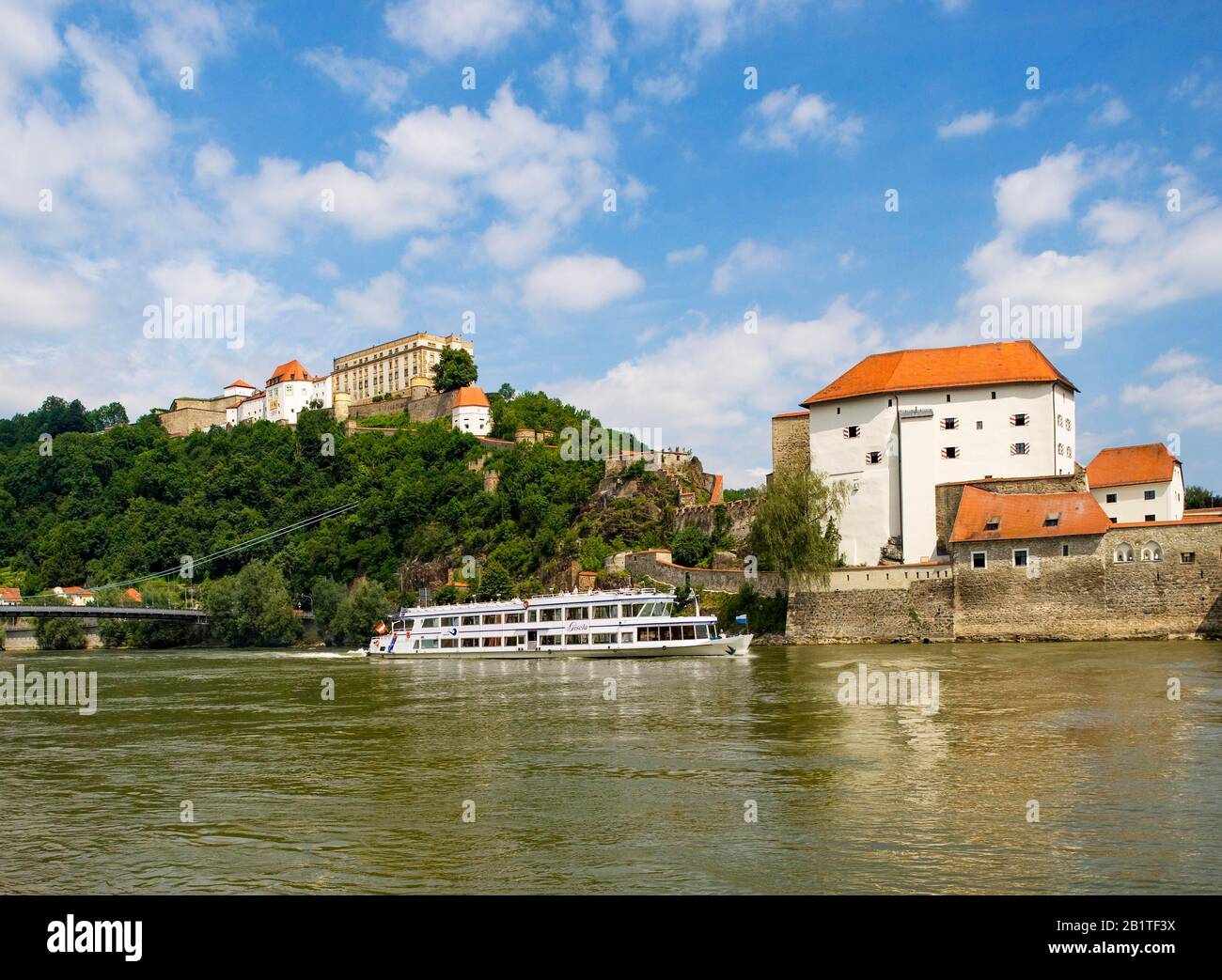 Excursion boat on the Danube with view to the fortress Oberhaus,,Passau ...