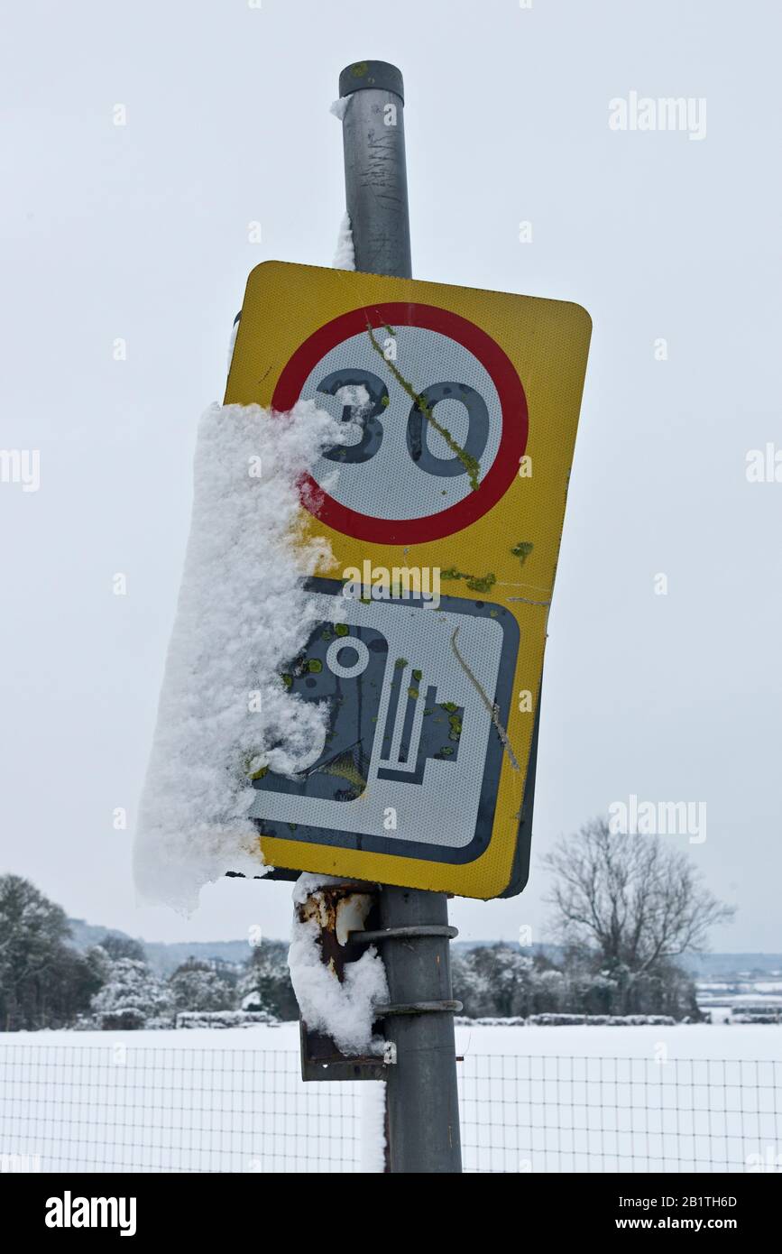 Snow covered speed limit sign hi-res stock photography and images - Alamy