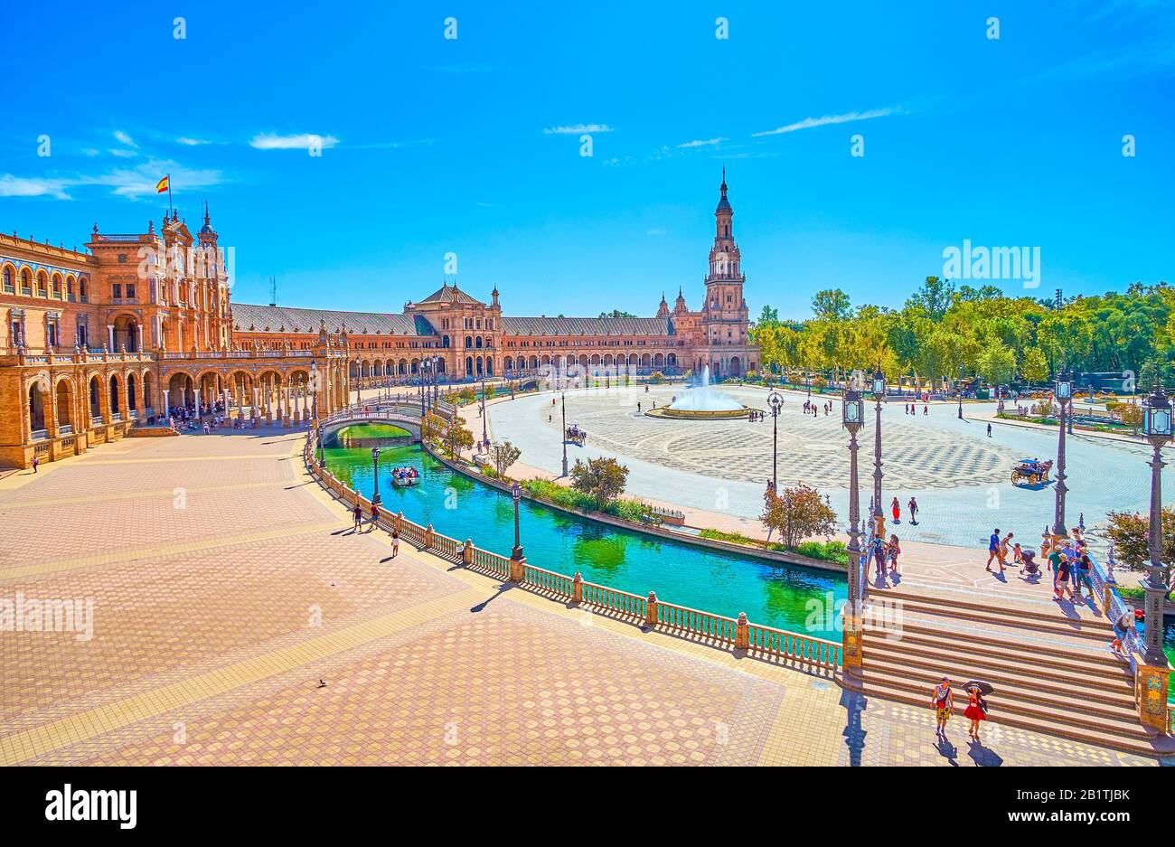 Curved canal hi-res stock photography and images - Alamy