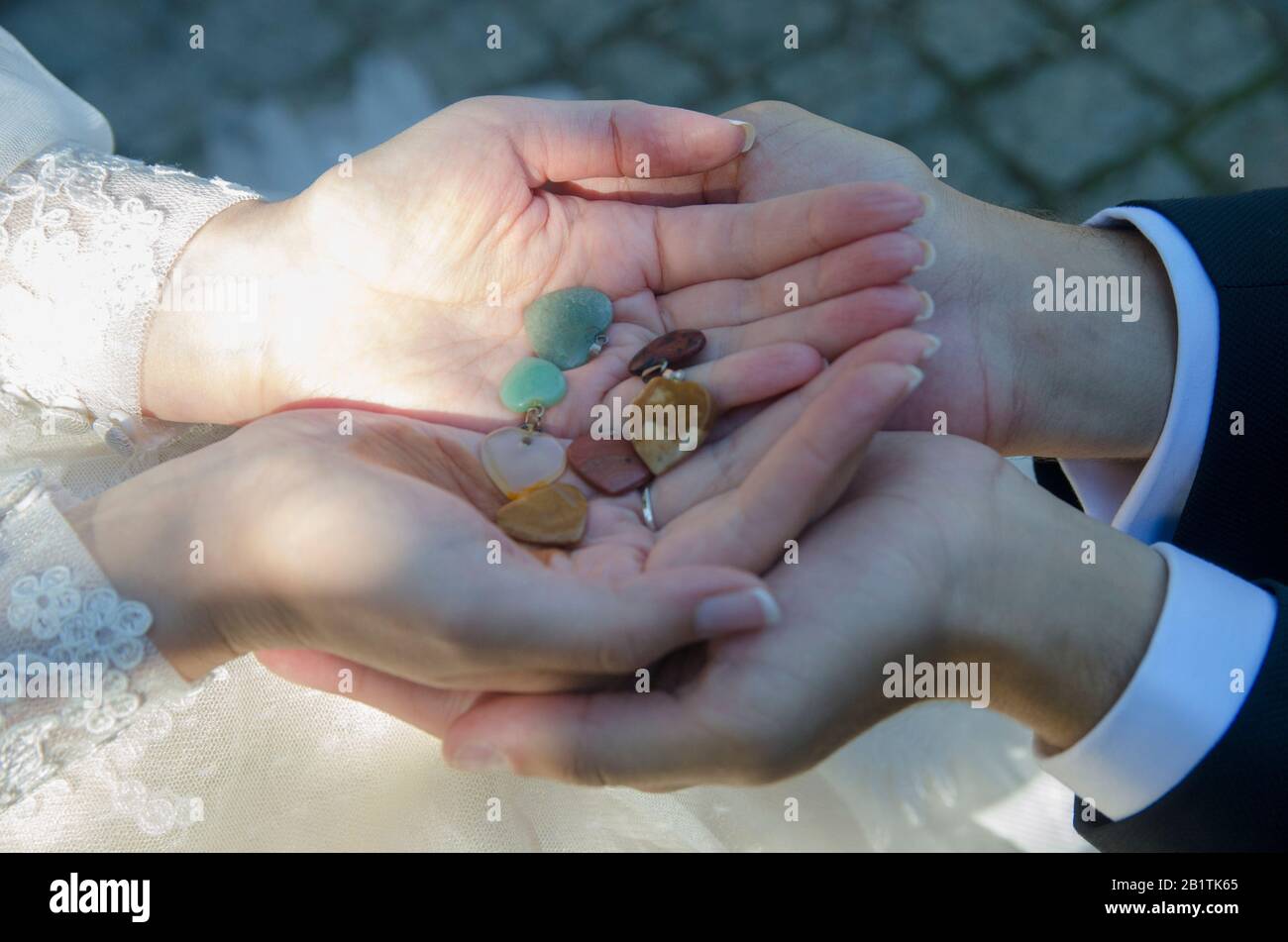 Girl giving peace sign hi-res stock photography and images - Alamy