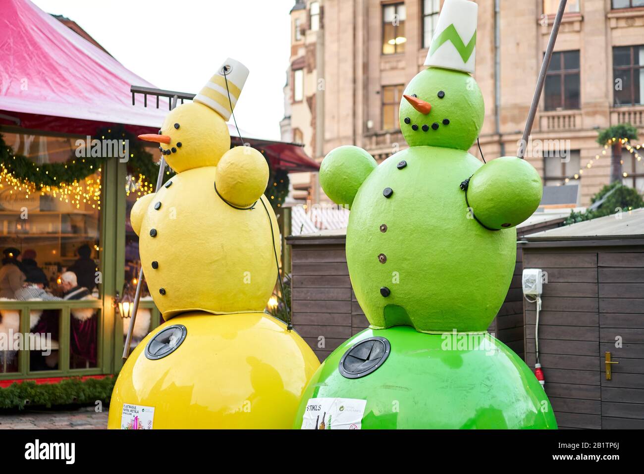 In christmas town snowmen yellow hi-res stock photography and images ...