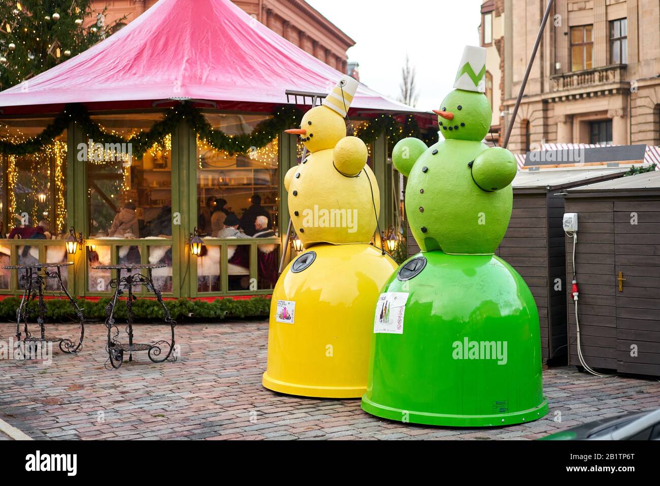 In christmas town snowmen yellow hi-res stock photography and images ...