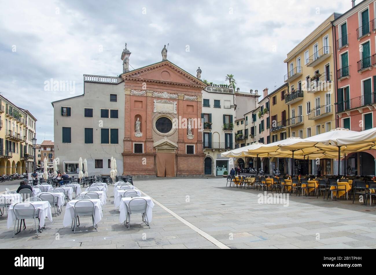 View of typical Italian square, Piazza dei Signori in Padua, Padova ...