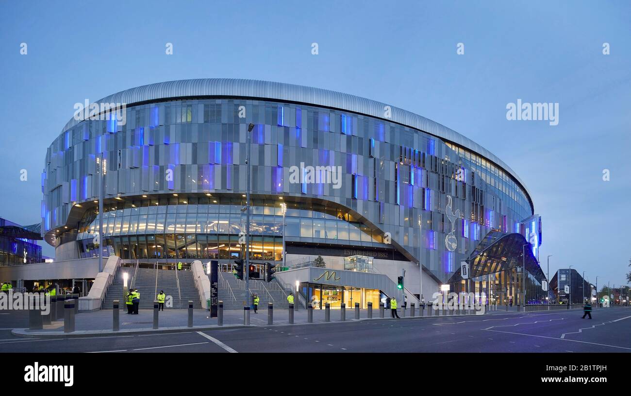 View across Tottenham High Road towards stadium. The New Tottenham ...