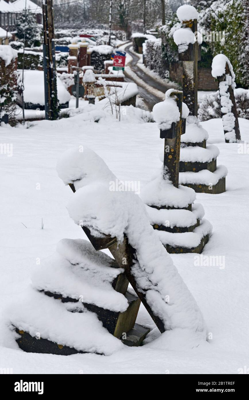 Heavy snow in england cemetery hi-res stock photography and images - Alamy