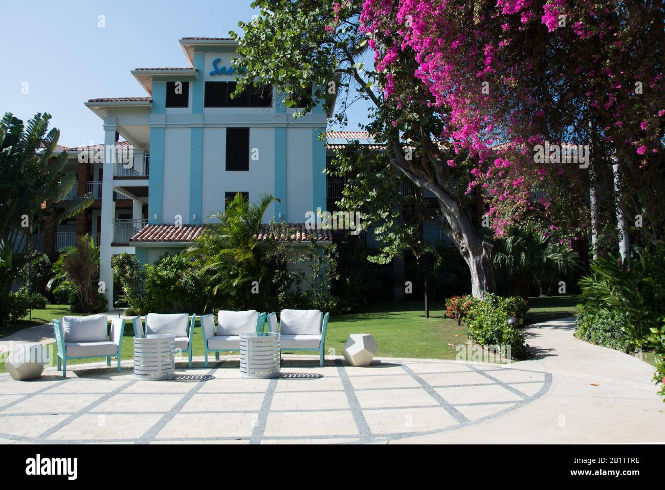 Immaculate gardens hi-res stock photography and images - Alamy