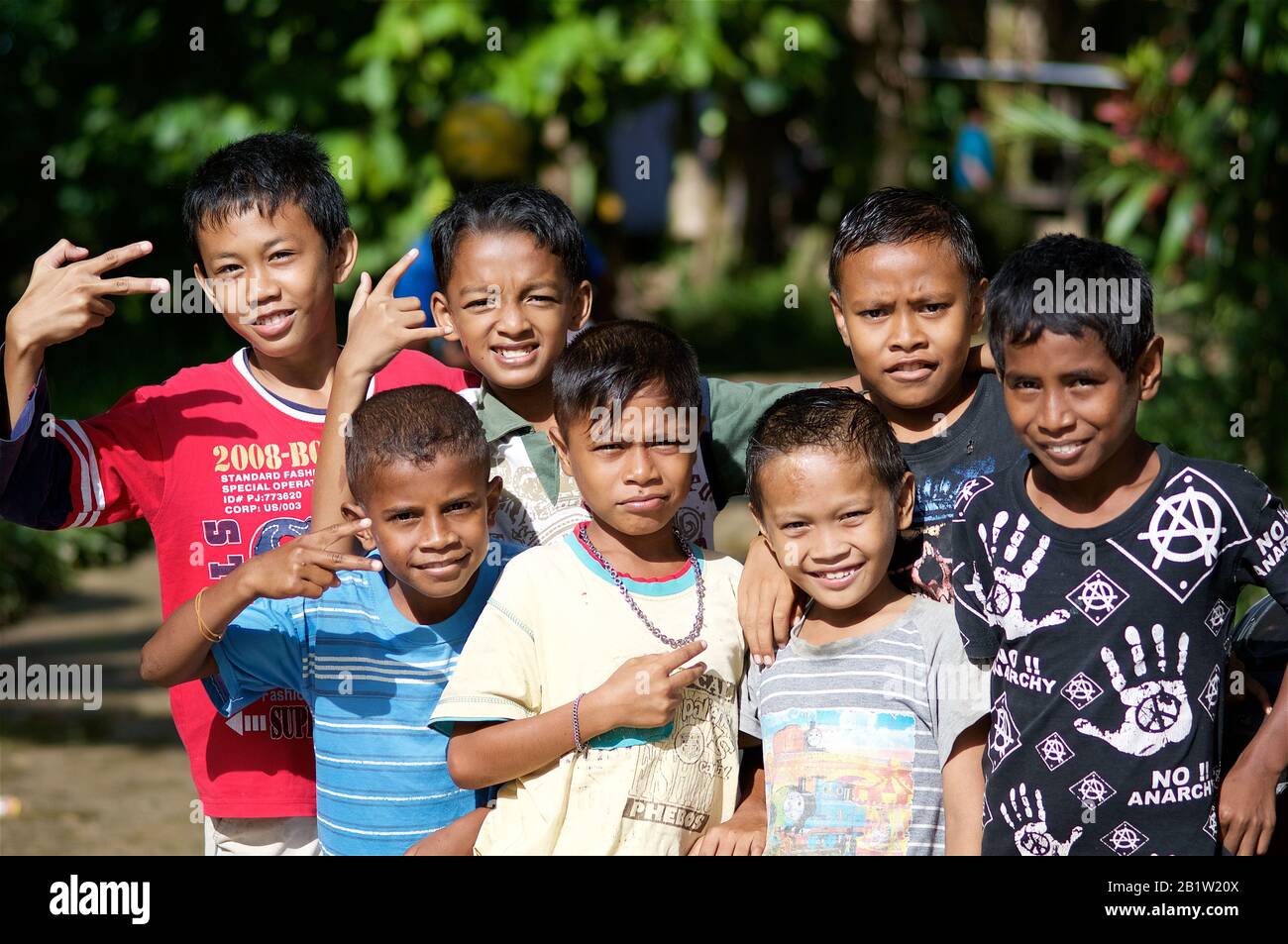 Group indonesian children playing hi-res stock photography and images ...
