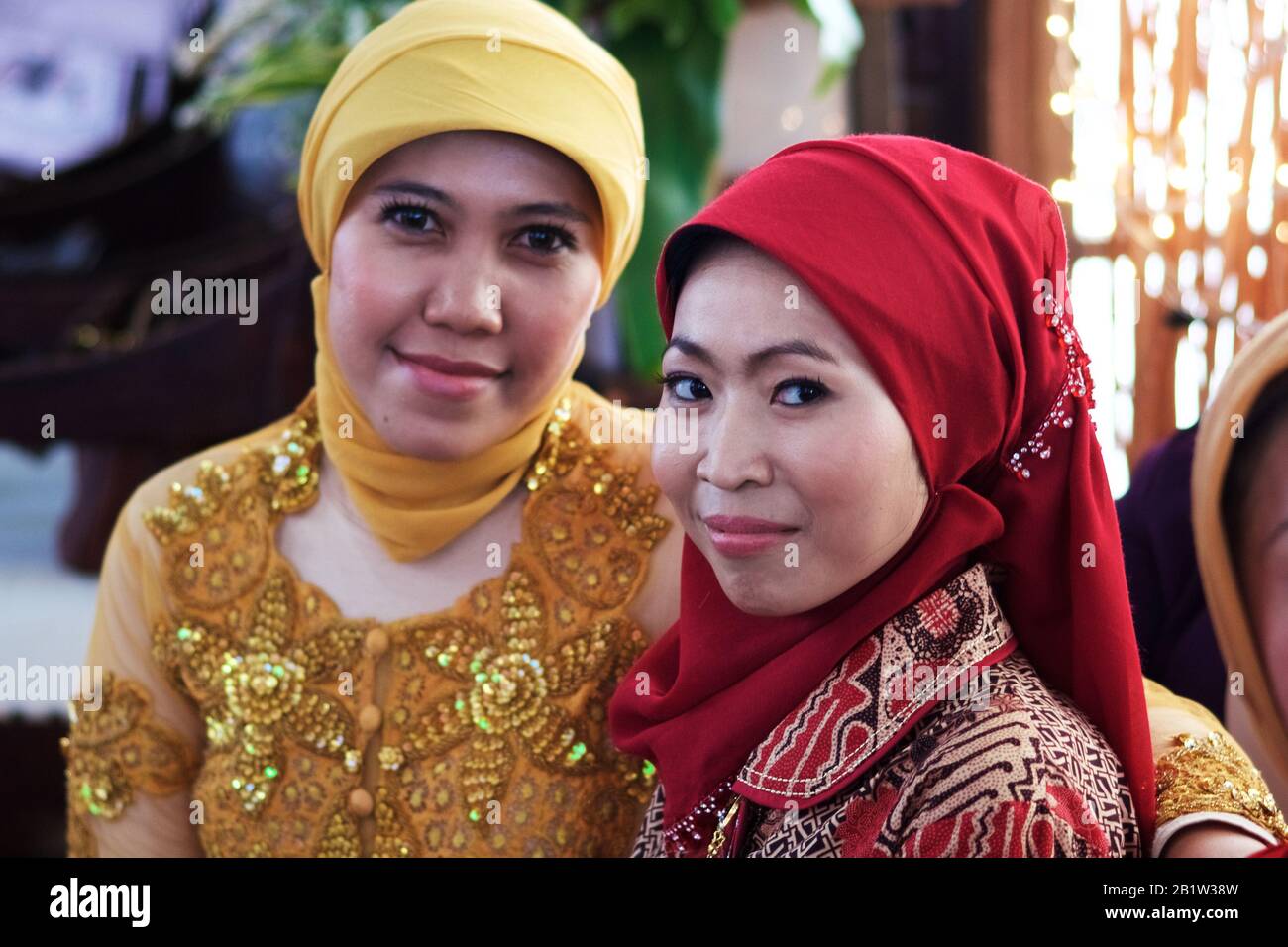 Indonesian women clothes and hijab hi-res stock photography and images ...