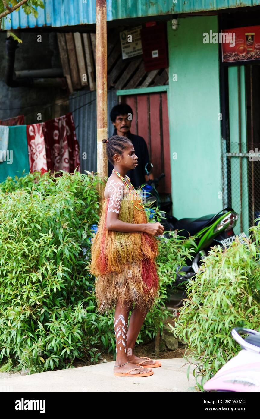 Young papua girl in traditional dress for a performance in Sorong ...