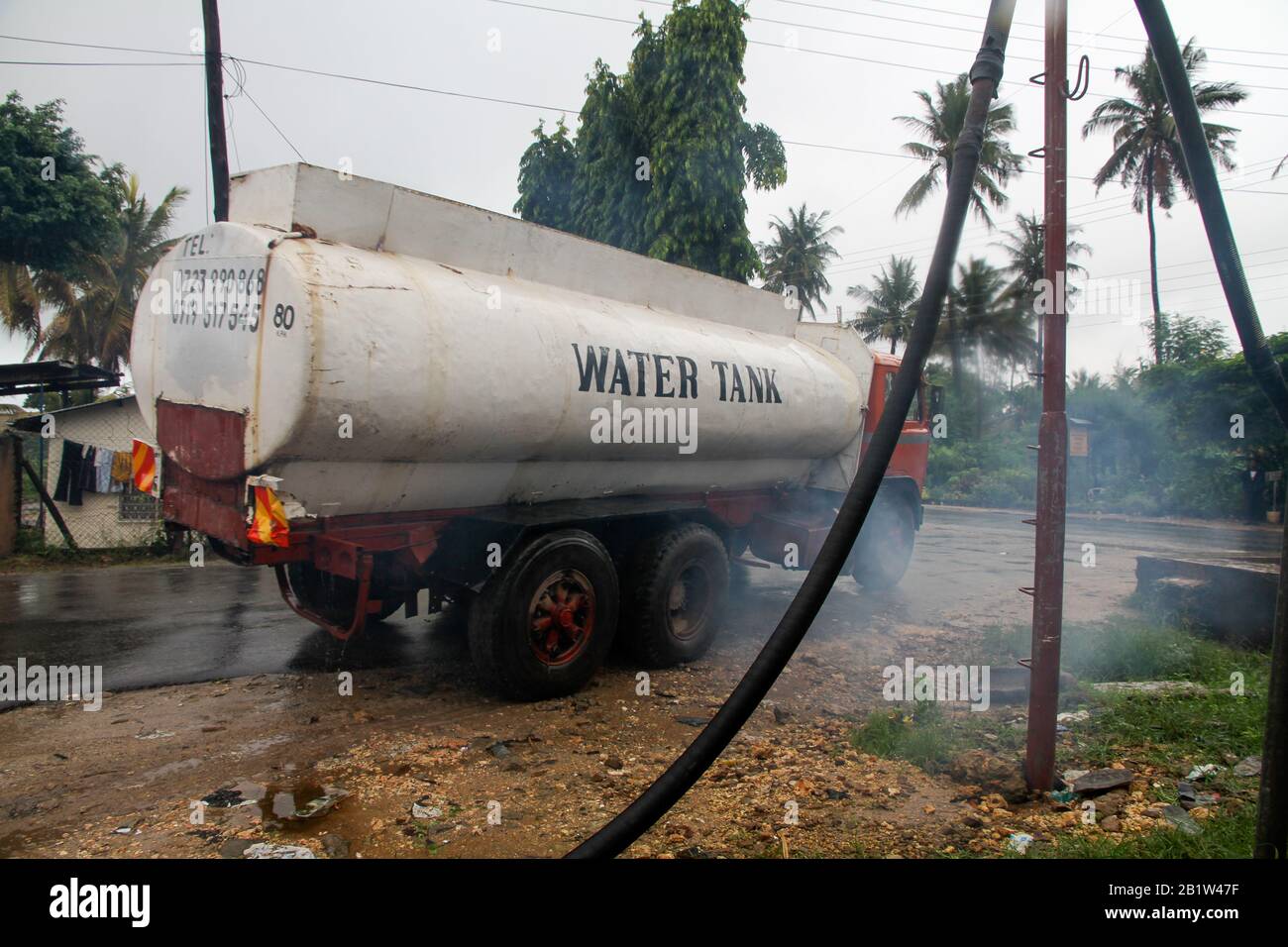 distribution of drinking water in Kenya Stock Photo - Alamy