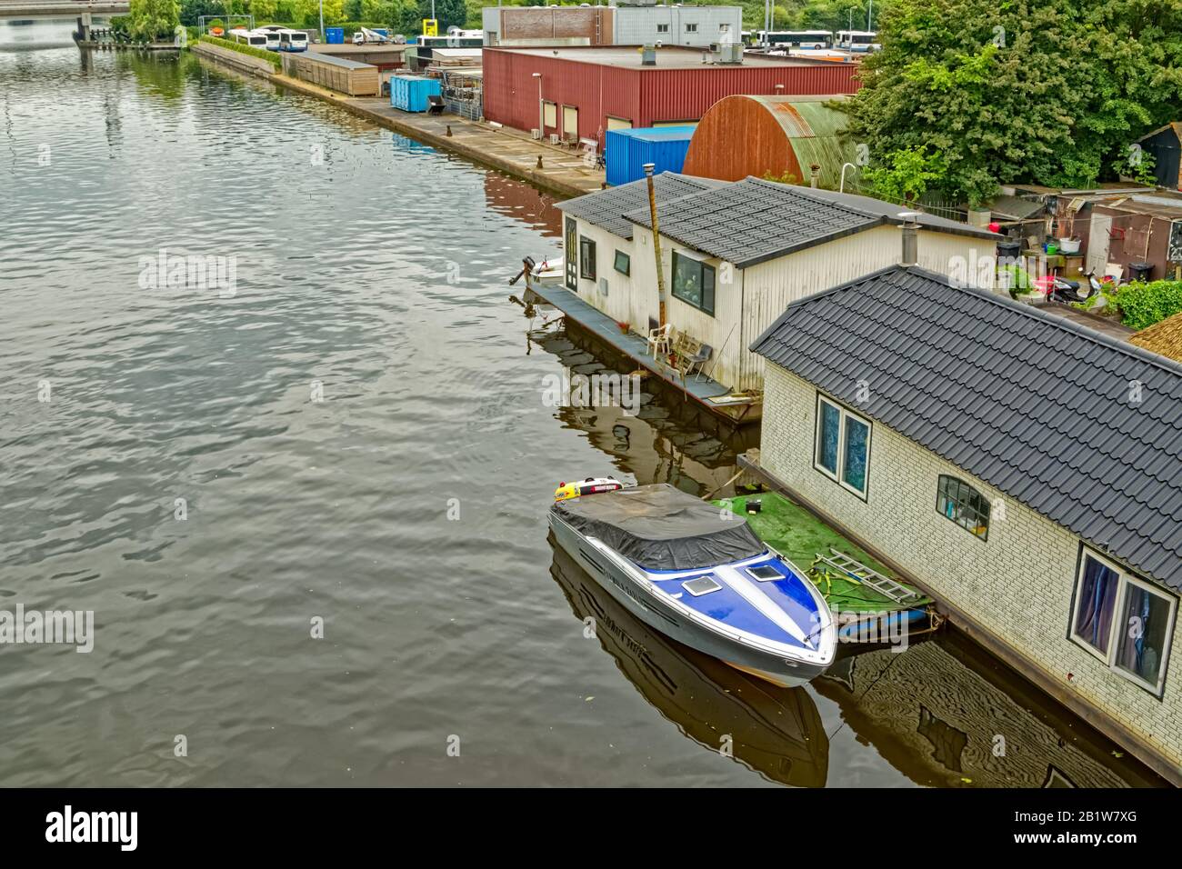 Amsterdam floating houses in river Amstel channel Stock Photo - Alamy
