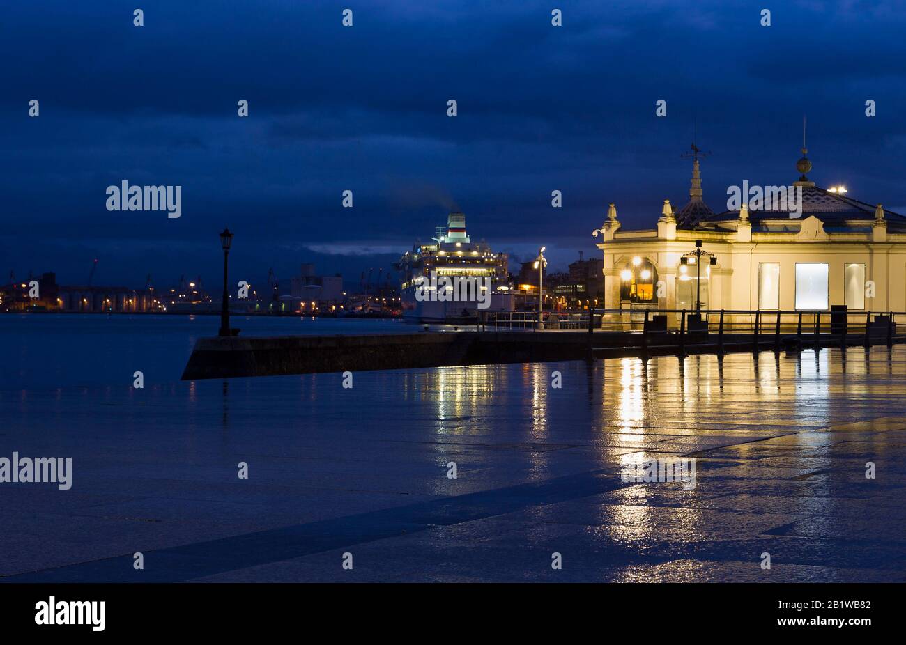 Santander sculptures hi-res stock photography and images - Alamy