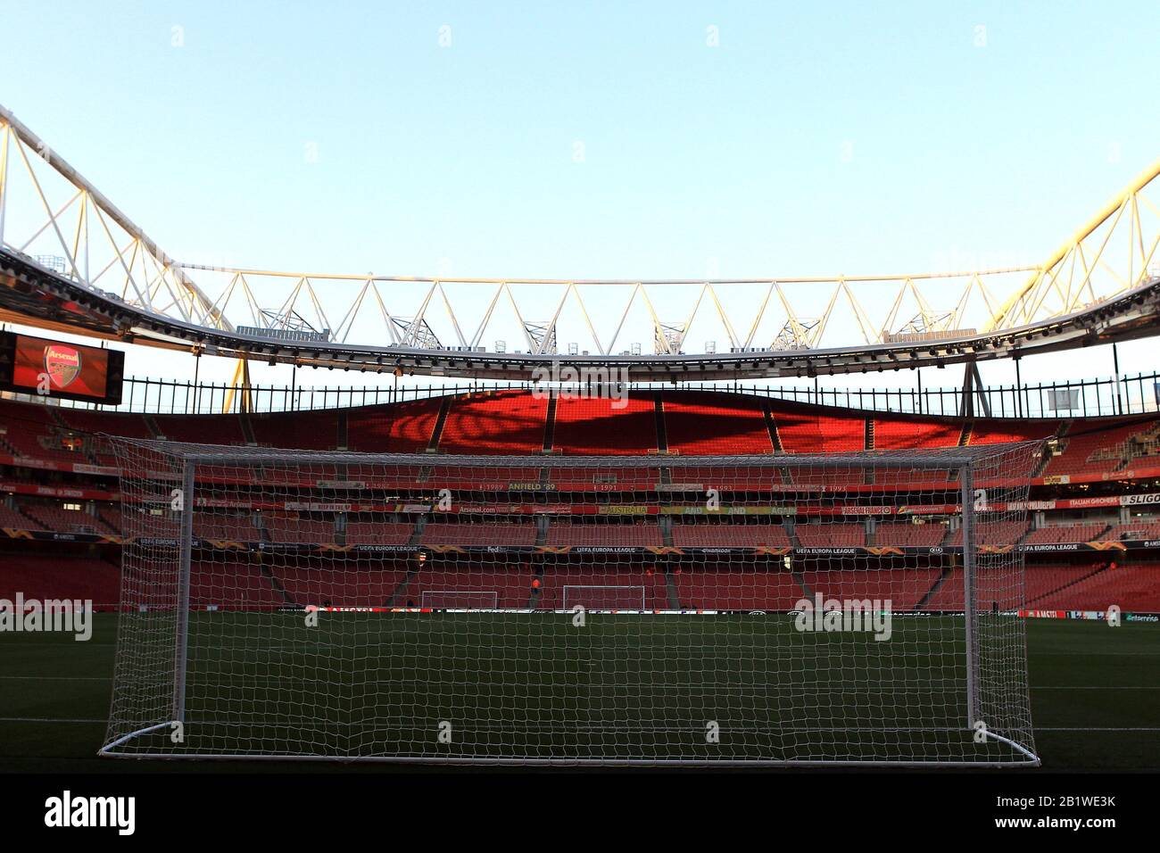 Empty football stadium arsenal hi-res stock photography and images - Alamy