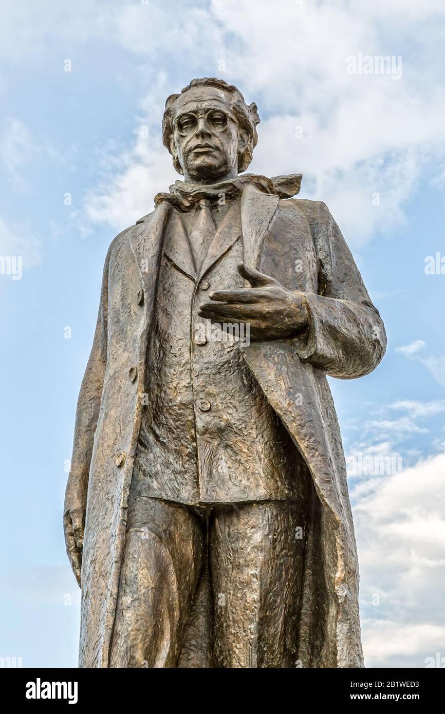 Statue of Ibrahim Rugova in Pristina Stock Photo - Alamy