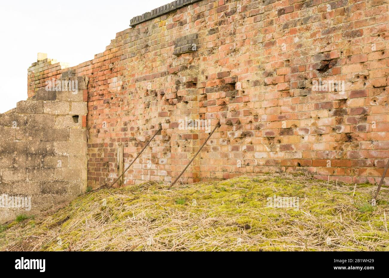 Bullet riddled building hi-res stock photography and images - Alamy