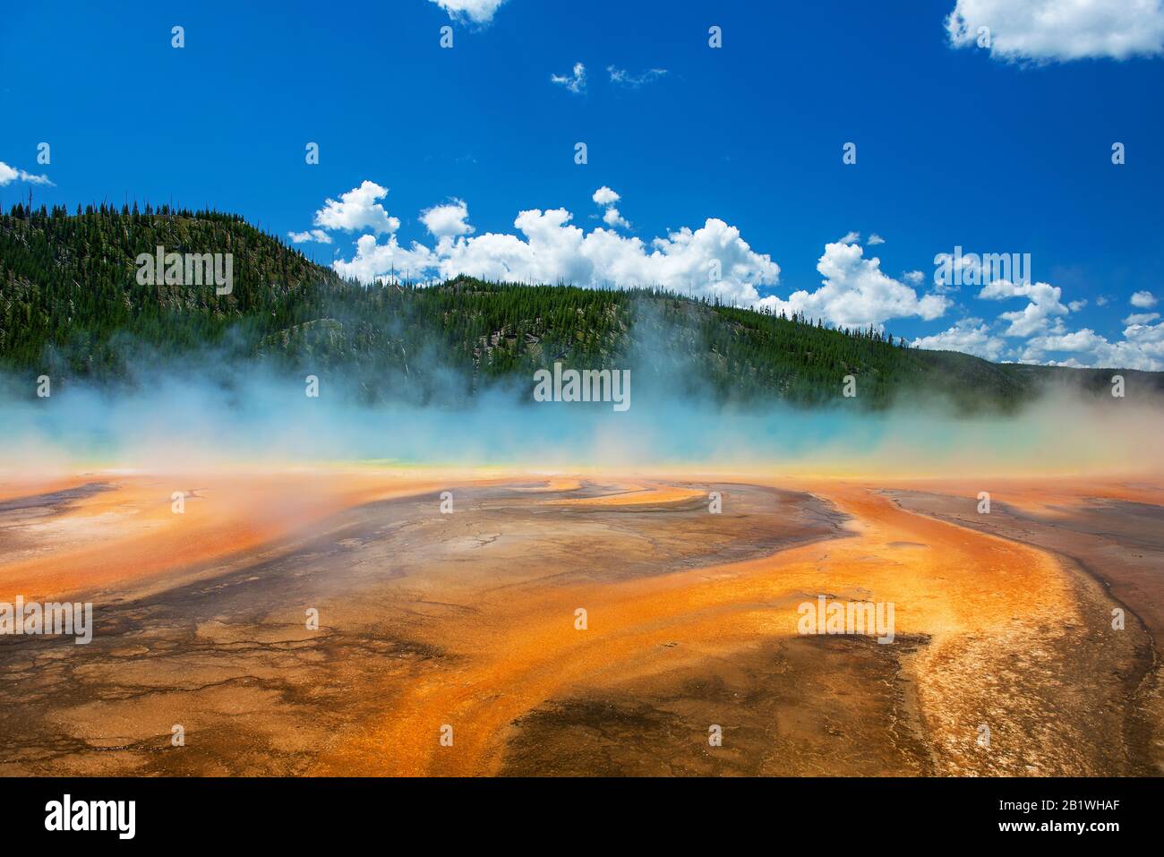 Yellowstone grand prismatic spring hi-res stock photography and images ...