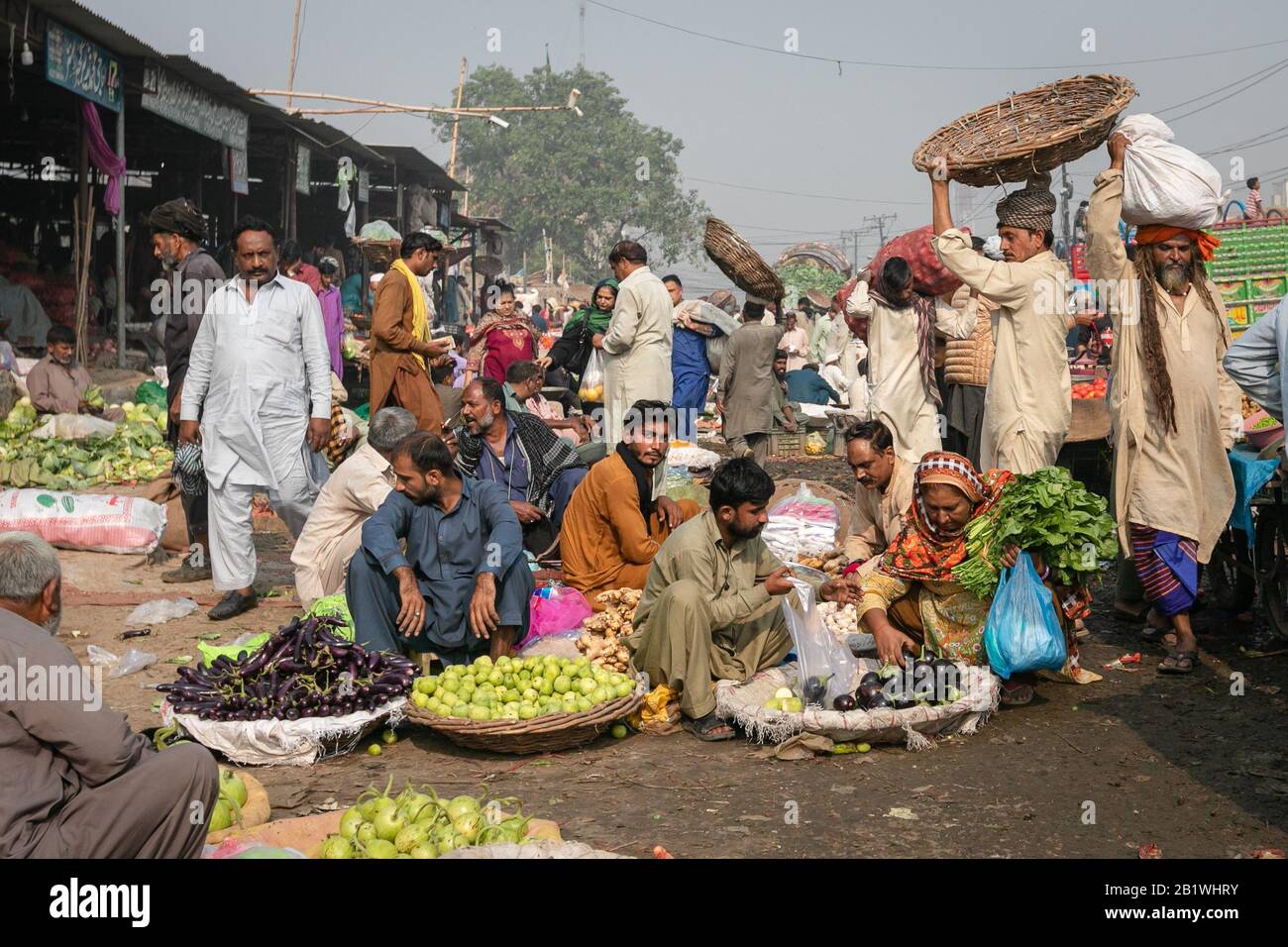 Lahore pakistan market hi-res stock photography and images - Alamy
