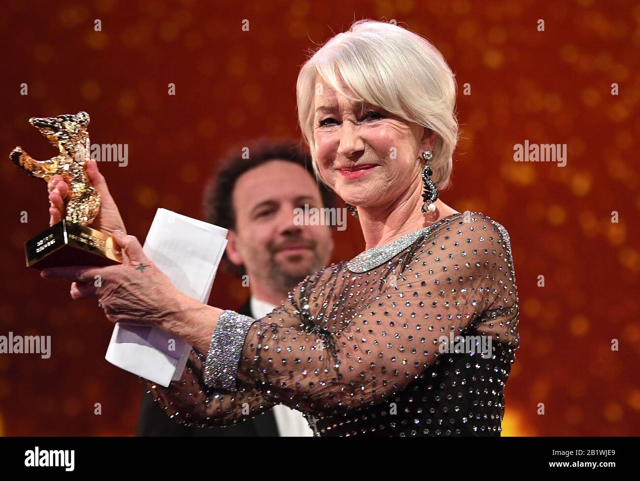 Back of helen mirren hi-res stock photography and images - Alamy
