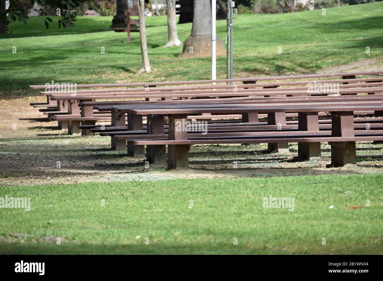 Picnic table grass sun shade hi-res stock photography and images - Alamy