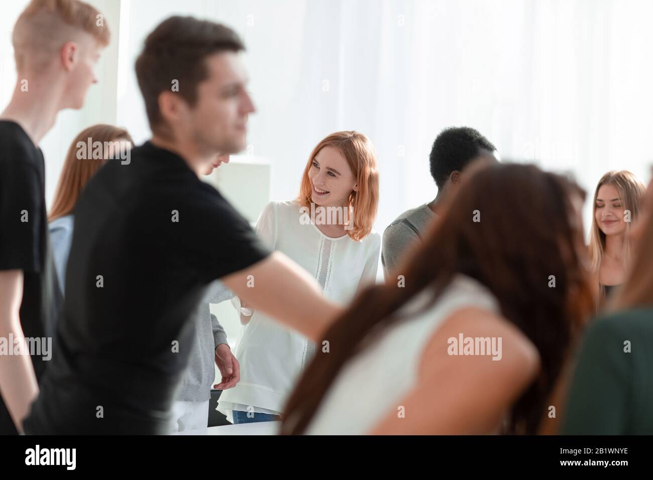 Informal meeting round a table hi-res stock photography and images - Alamy